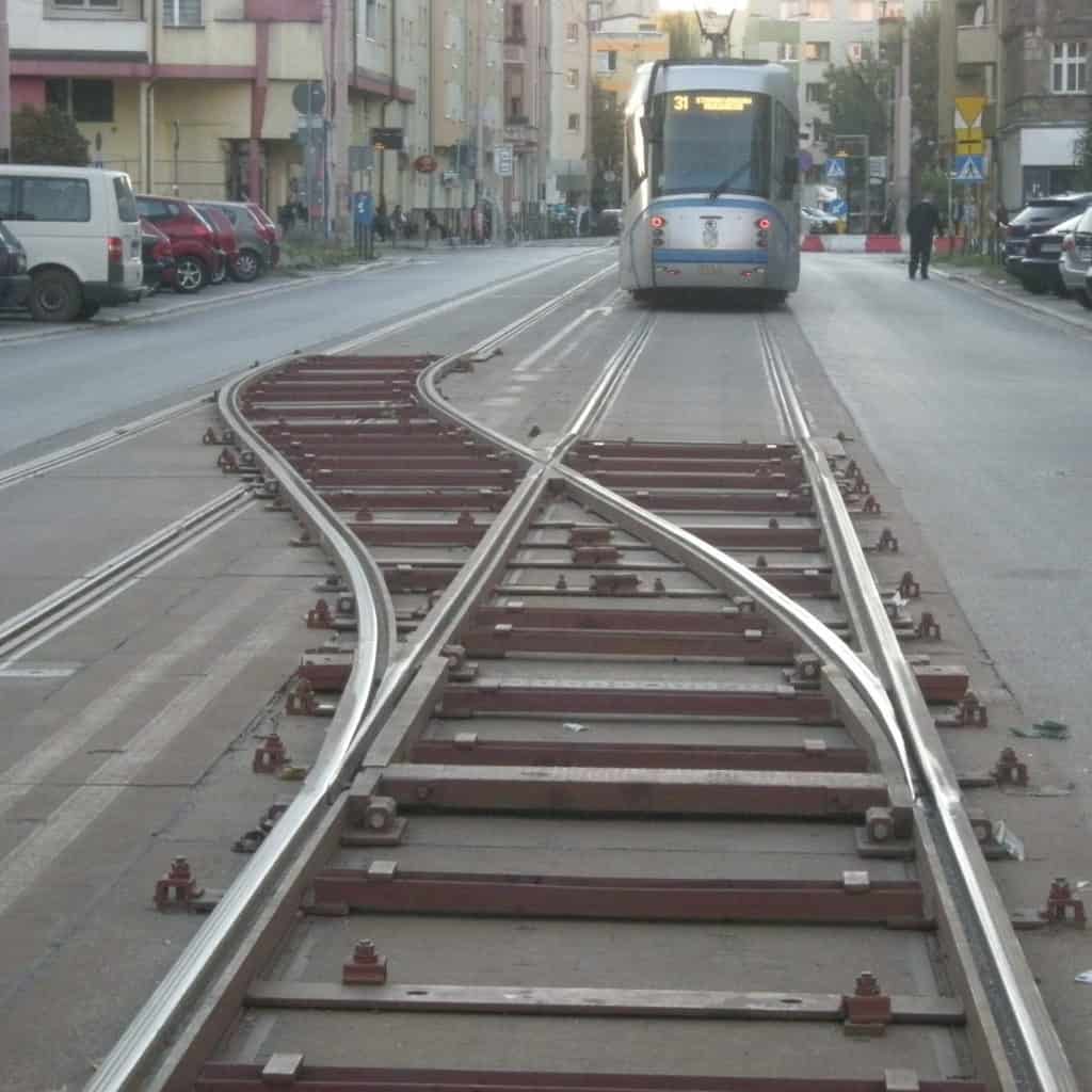 1 Briefing notes why trams (with buses) work in cities better than ...